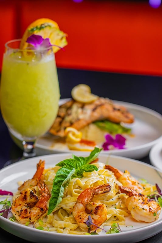 NOSH RESTAURANT & LOUNGE